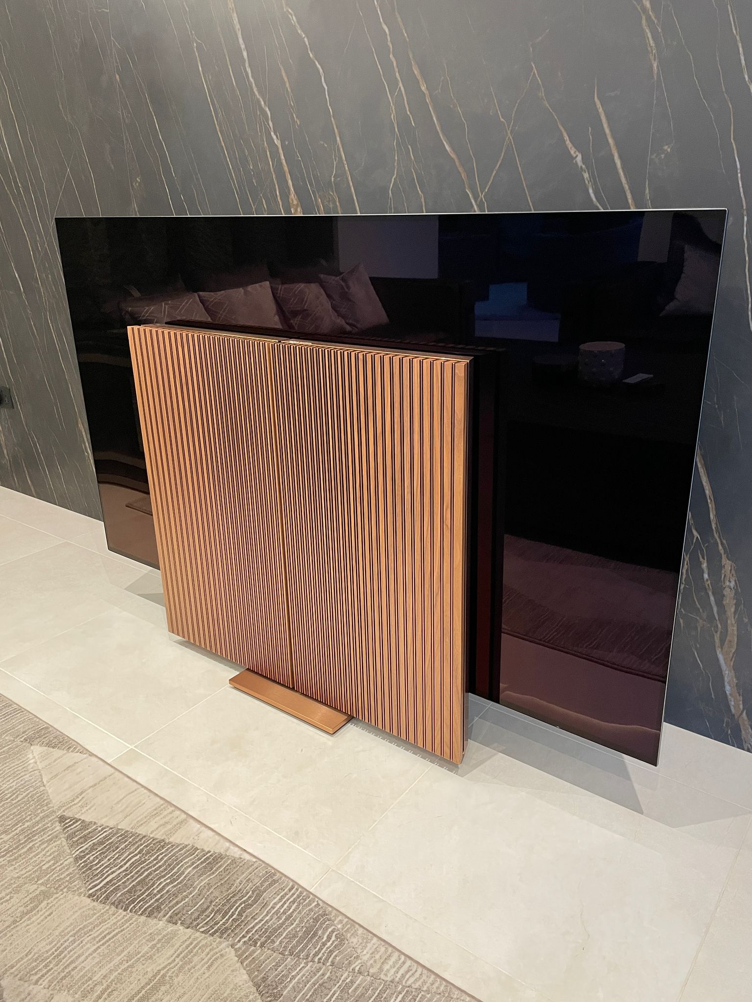 Bang & Olufsen BeoVision Harmony - 77" Bronze | SkynnexAV