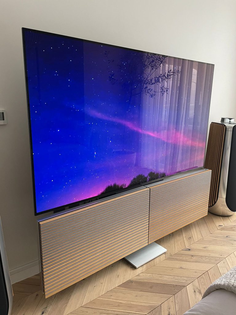 Bang & Olufsen BeoVision Harmony - 77" Oak - nearly new | SkynnexAV
